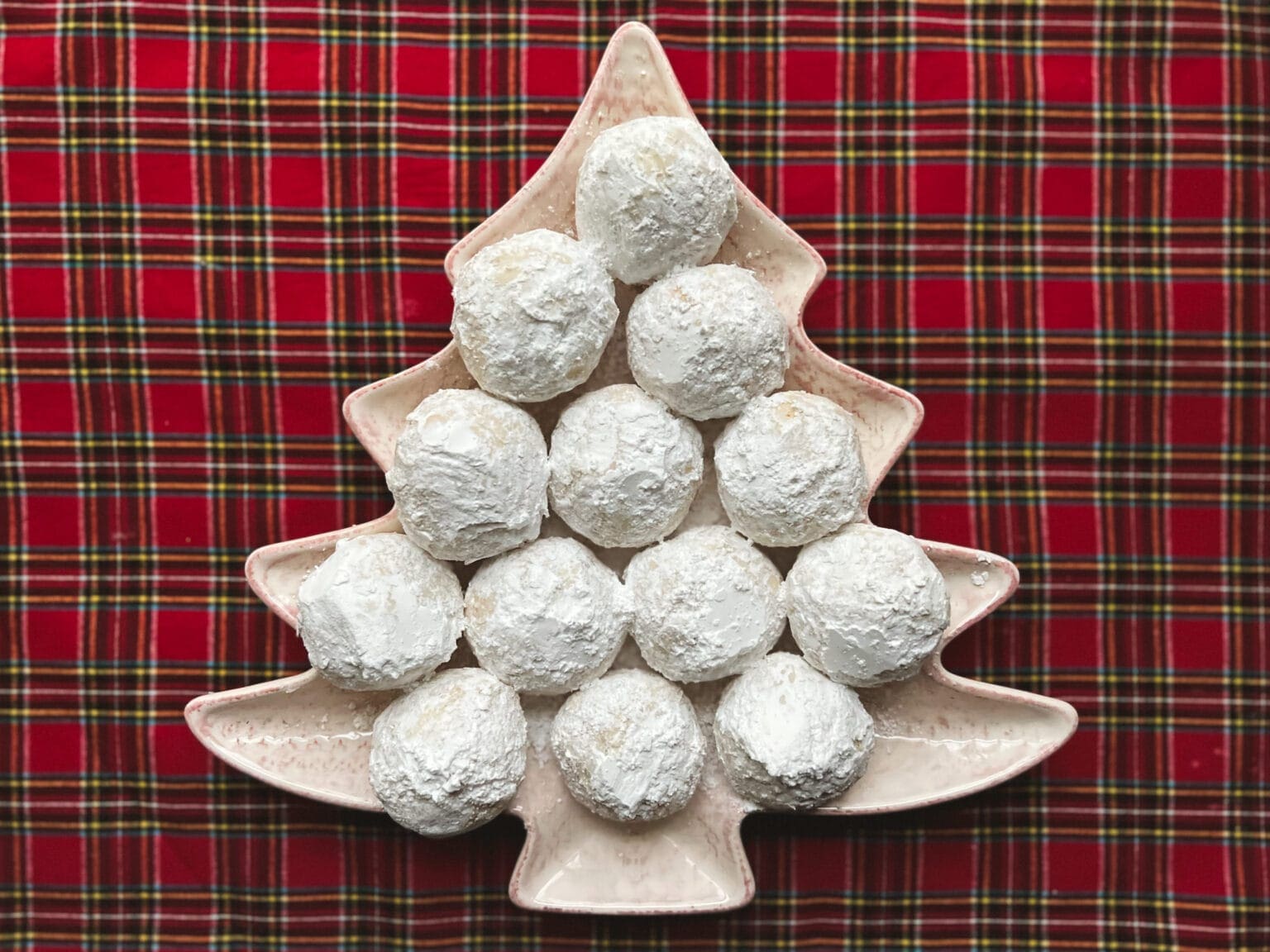 Snowball Cookies (Russian Tea Cakes) - The Perks of Being Us